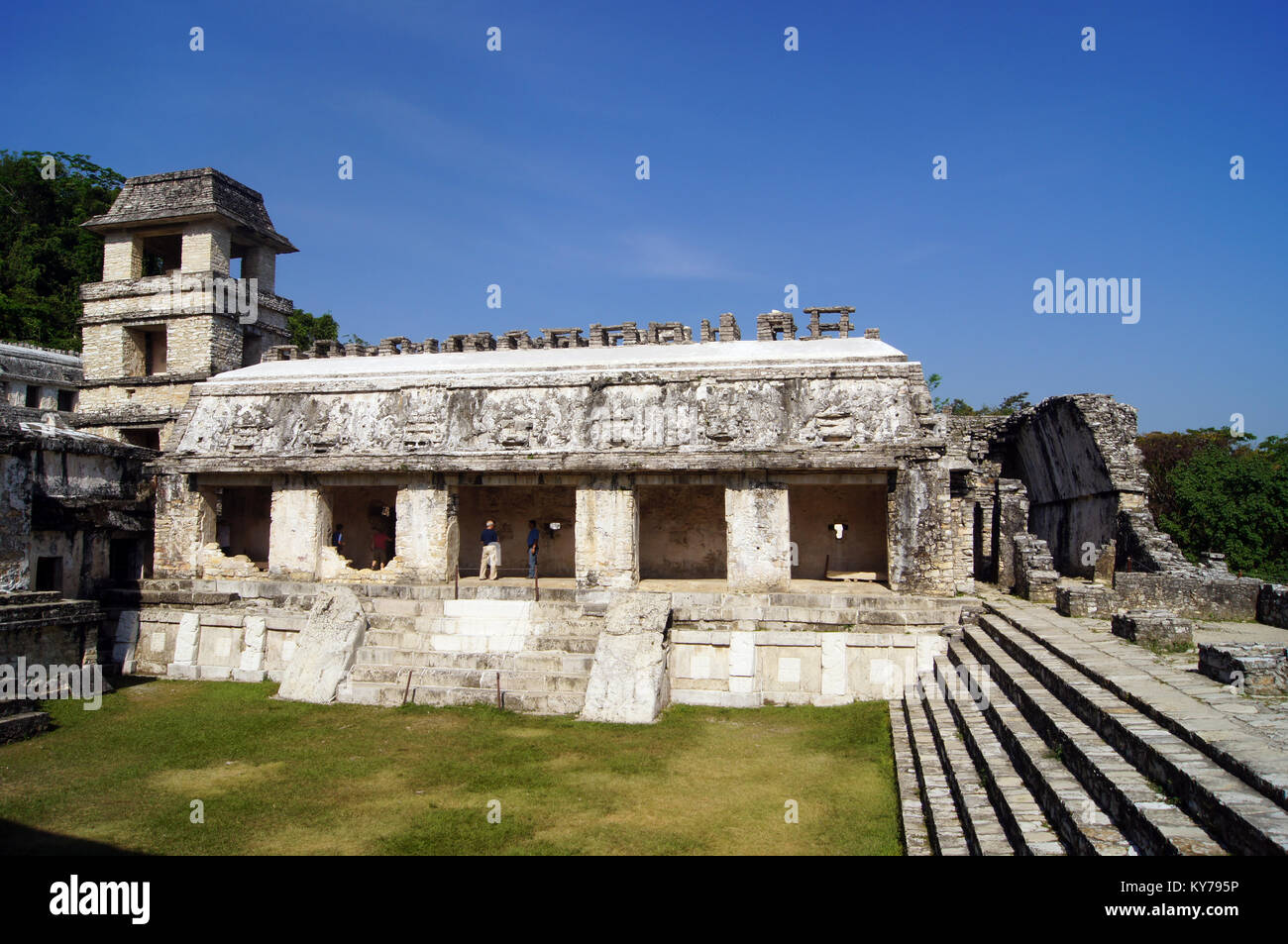 Inner yard of Temple of the Count in Palenque, Mexico Stock Photo - Alamy