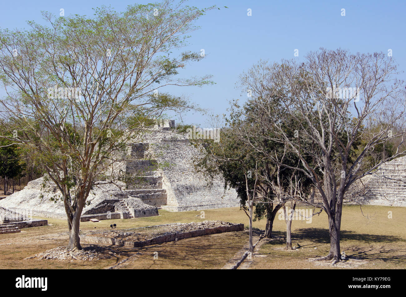 Piramid structure hi-res stock photography and images - Alamy