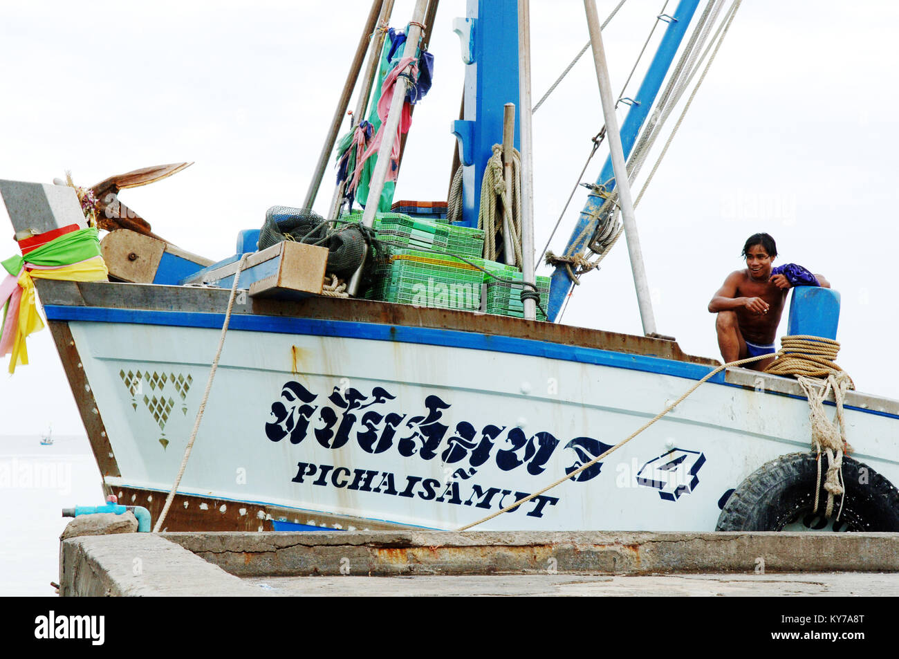 Fisherman - Fishing port harbour - Hua Hin - Thailand Stock Photo - Alamy