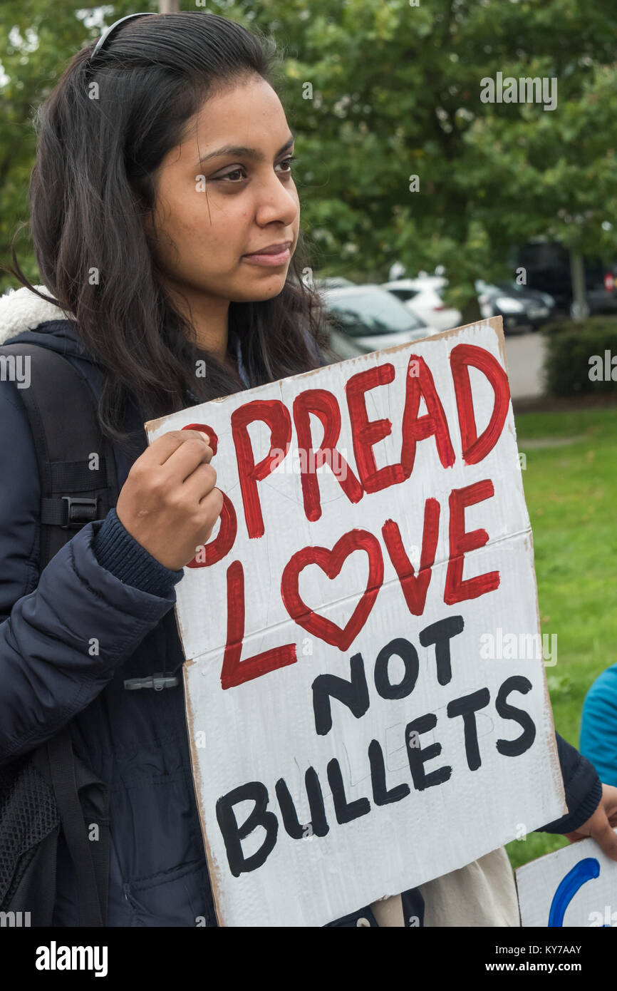 Road worker holds stop hi-res stock photography and images - Alamy