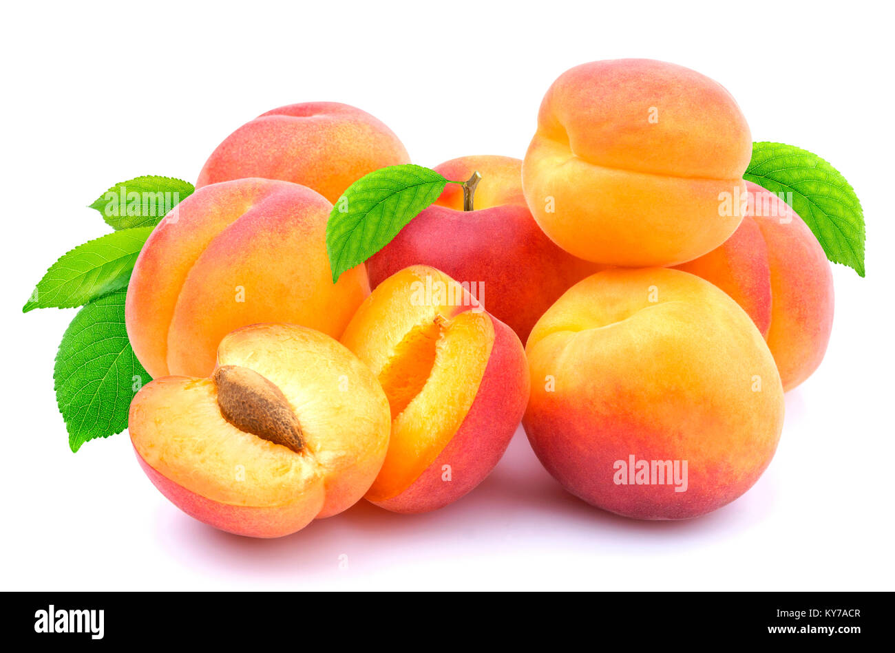 Group fresh whole apricots hi-res stock photography and images - Alamy
