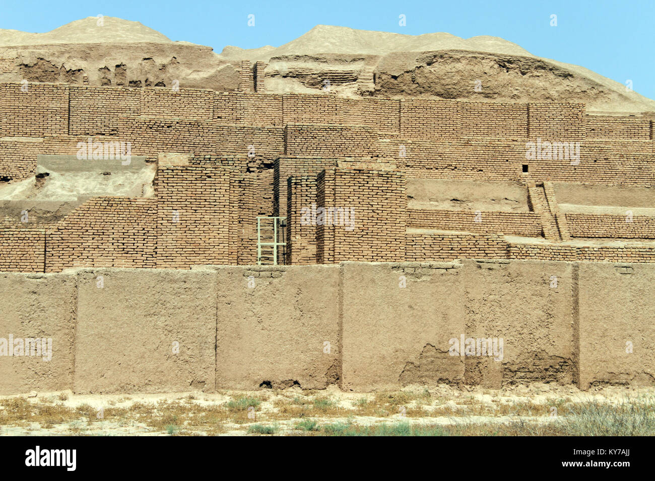 Ziggurat iran hi-res stock photography and images - Alamy