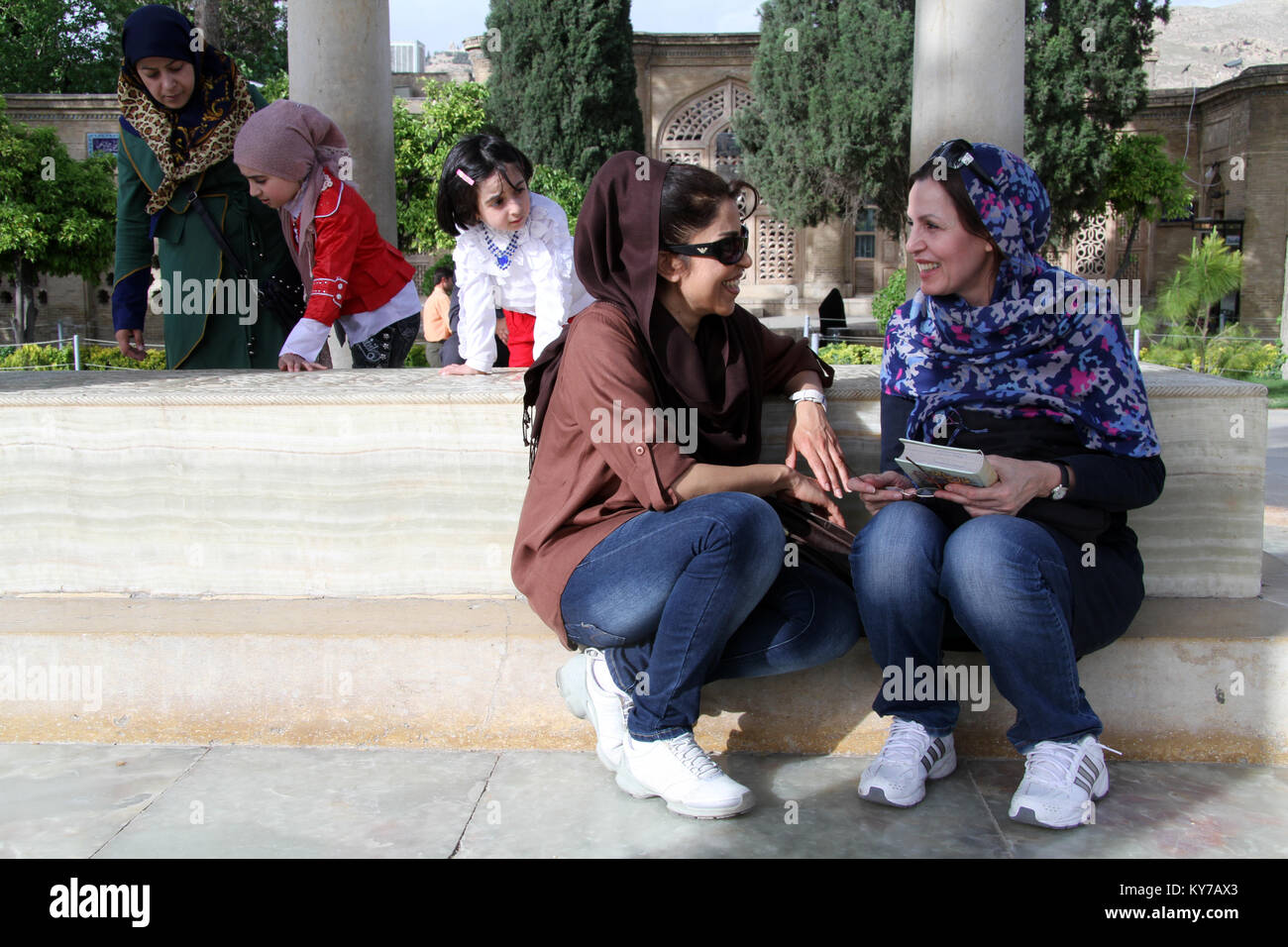 Tomb of hafez in shiraz roof hi-res stock photography and images - Alamy