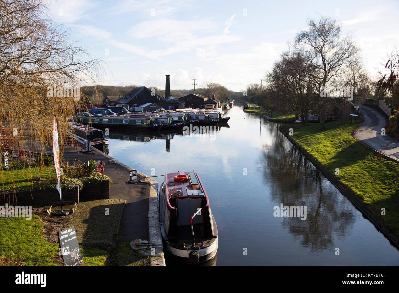 Norbury junction union canal hi-res stock photography and images - Alamy