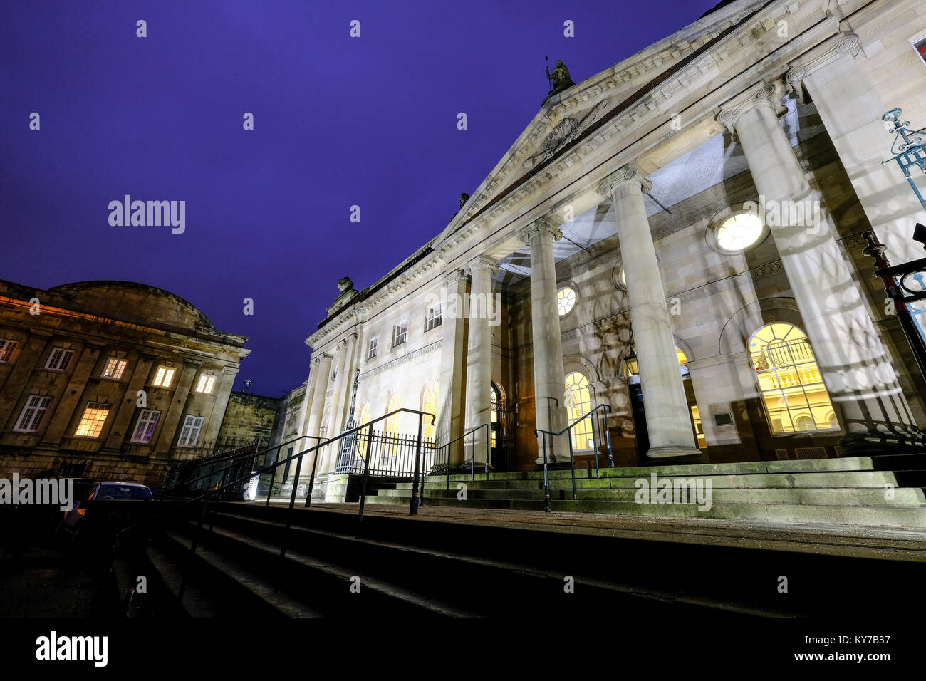 Crown court building hi-res stock photography and images - Alamy