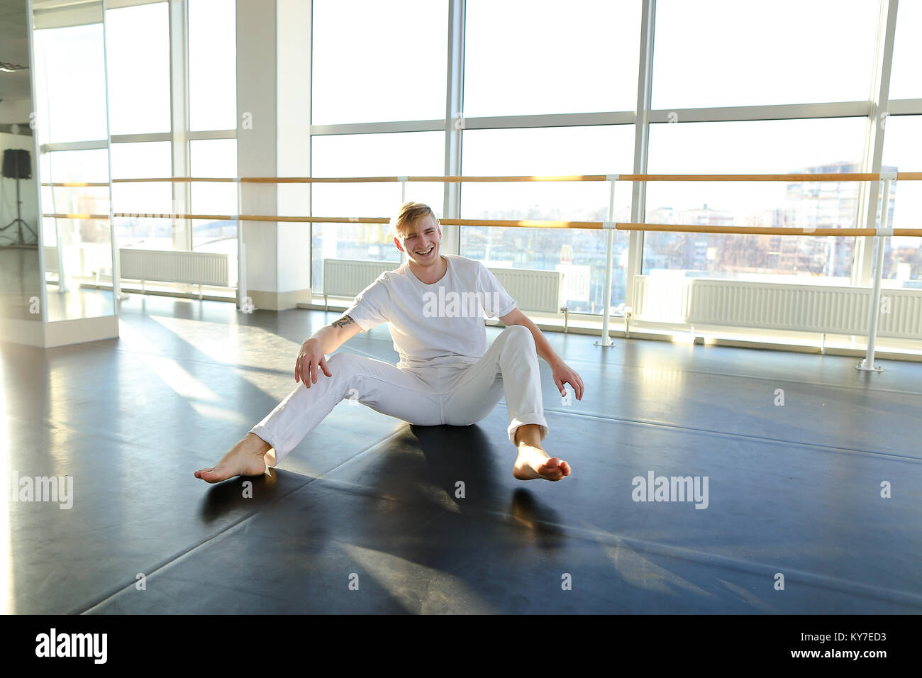 Dance trainer doing backwards close up somersault Stock Photo - Alamy