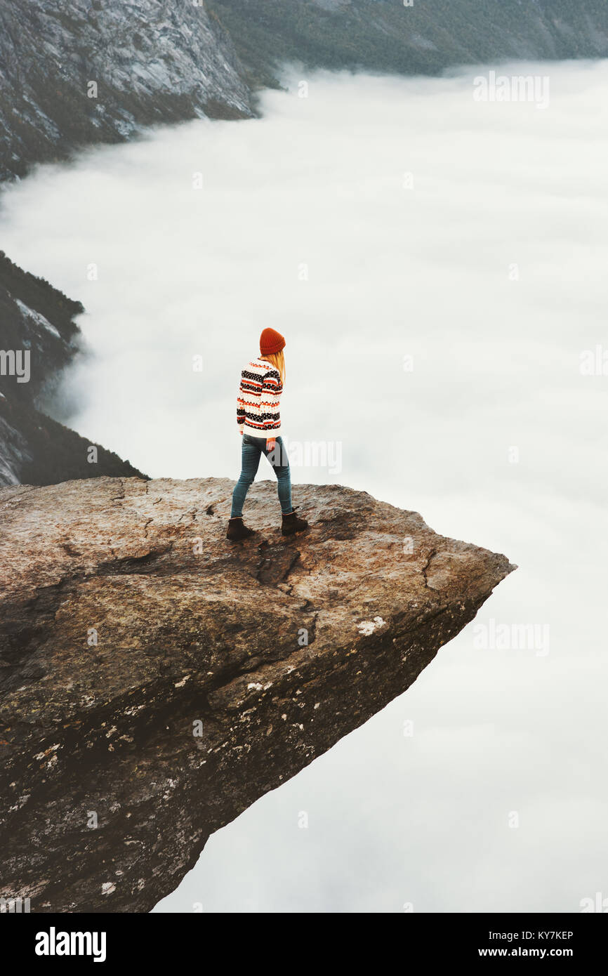 Risk cliff hi-res stock photography and images - Alamy