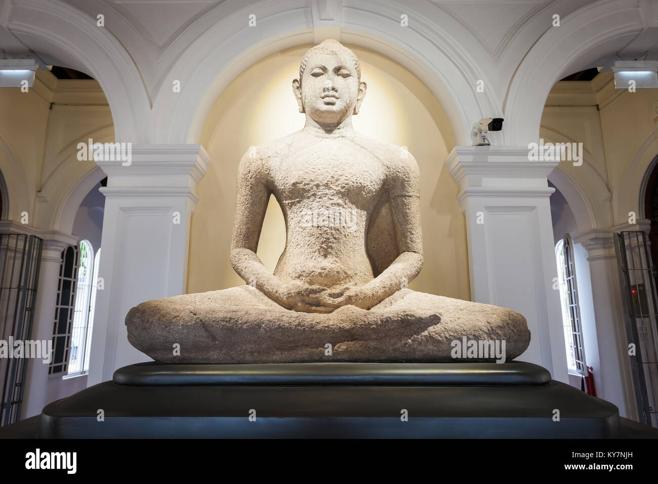 COLOMBO, SRI LANKA - FEBRUARY 27, 2017: Buddha statues inside the ...