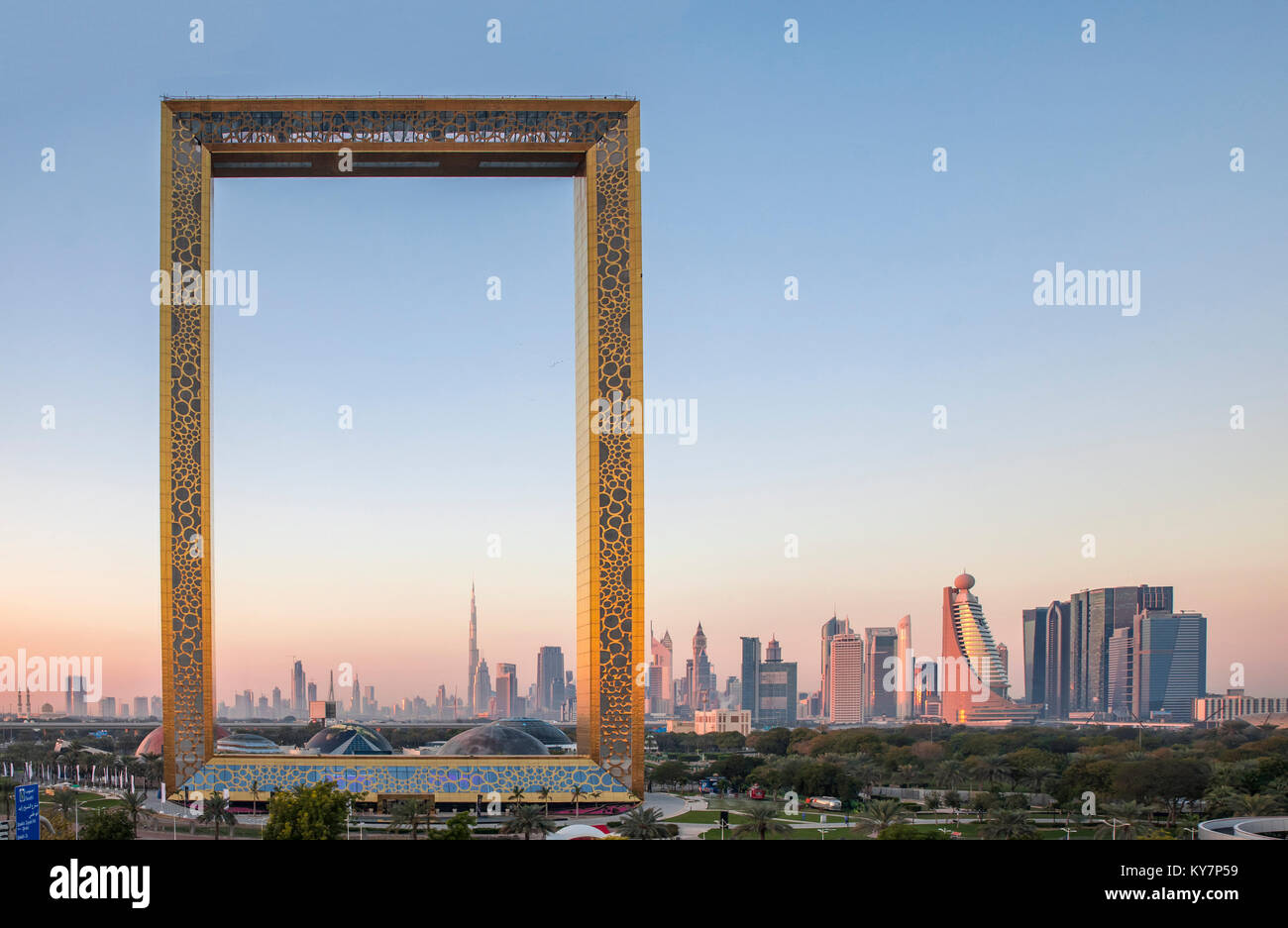 Dubai frame hi-res stock photography and images - Alamy