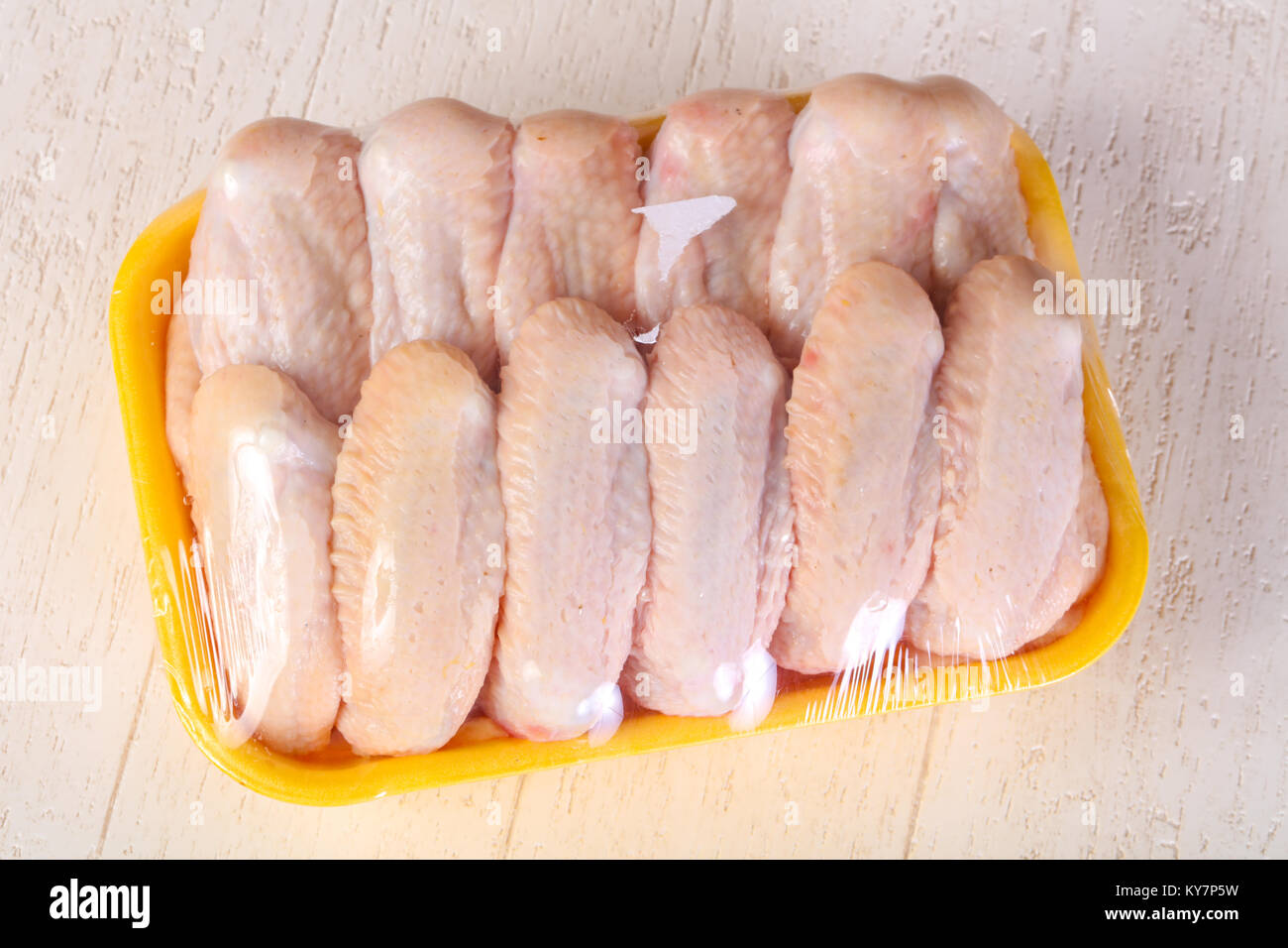 Raw chicken wings for cooking Stock Photo - Alamy