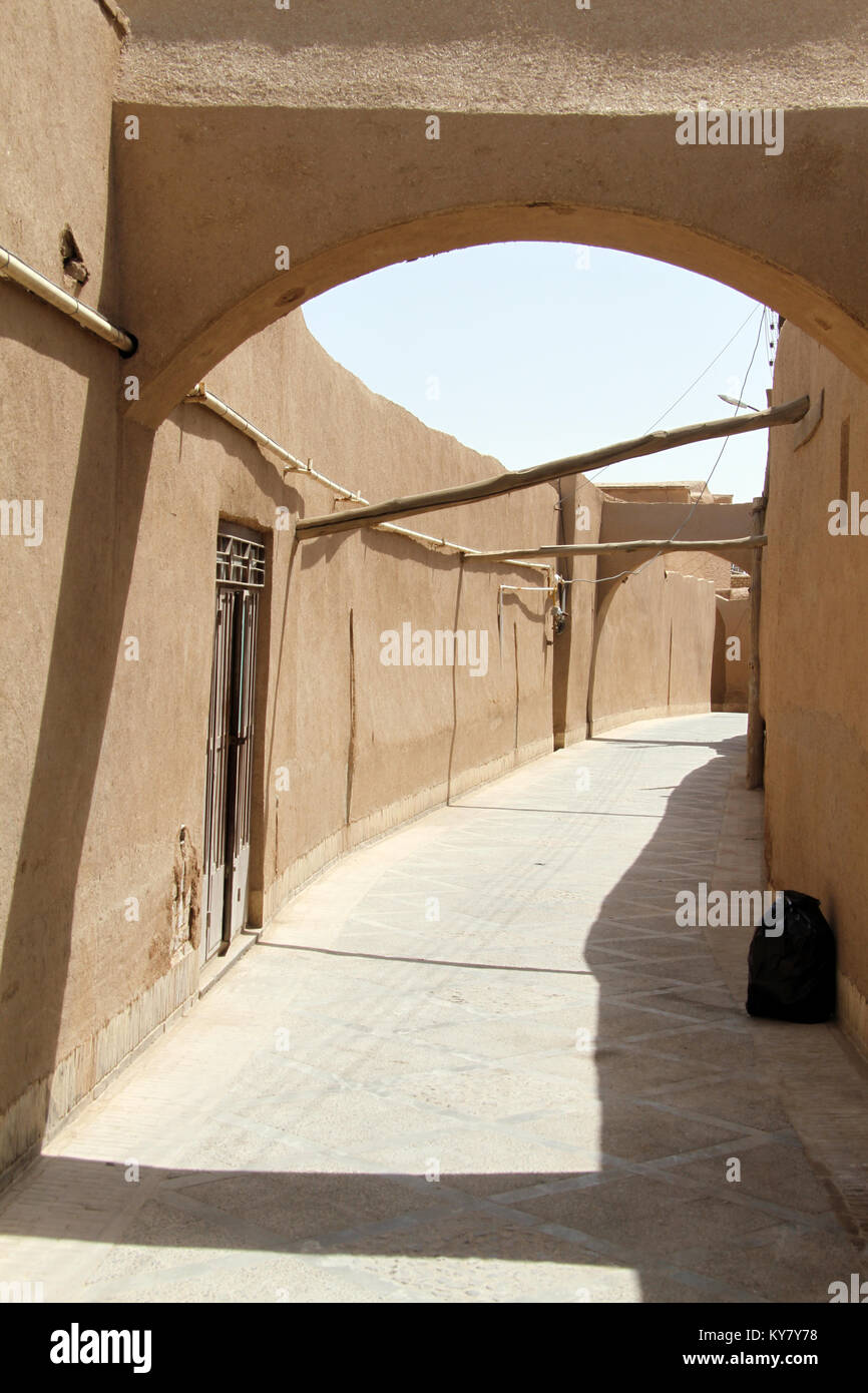 Door in old town yazd hi-res stock photography and images - Alamy