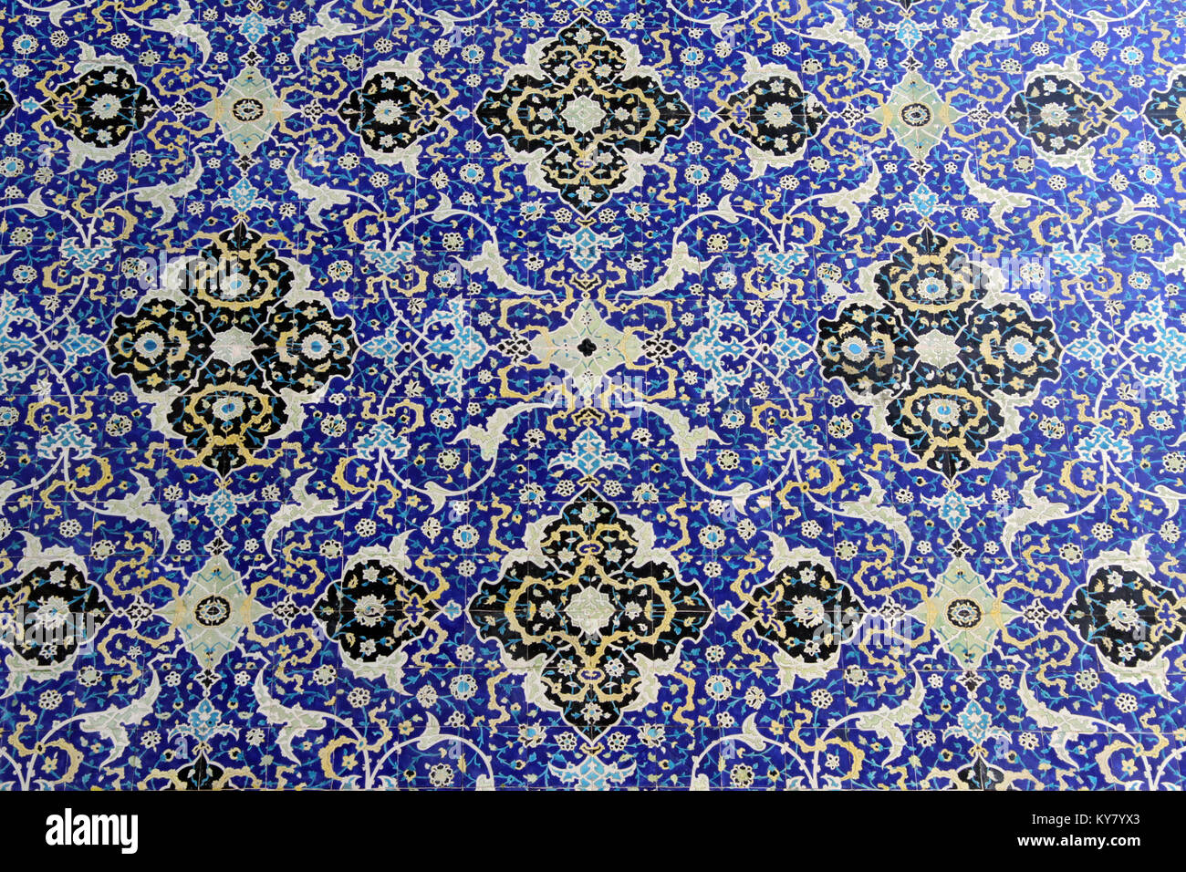 Tile on mosque isfahan iran hi-res stock photography and images - Alamy