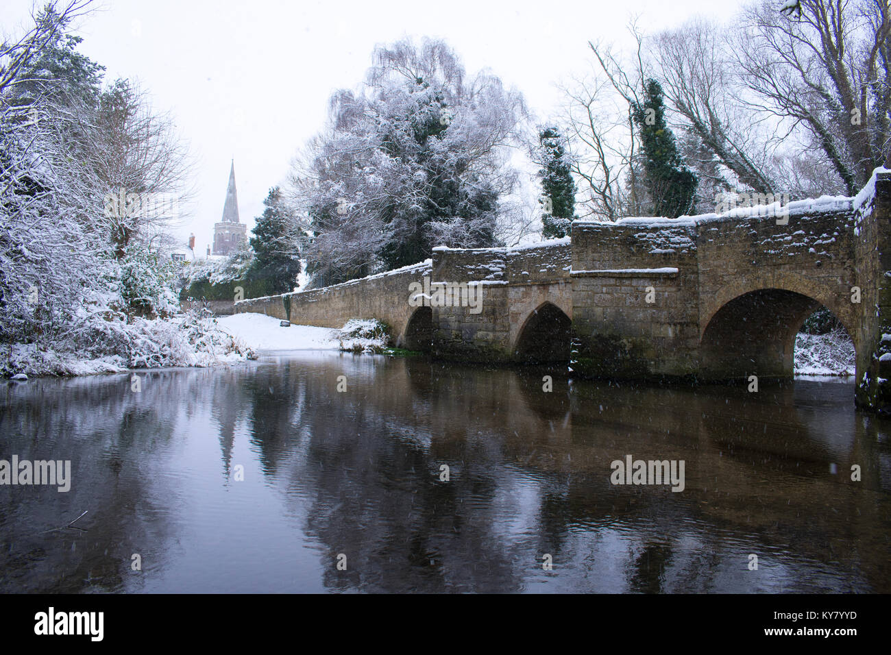 Snowy Scene in Geddington by the River Ise Stock Photo - Alamy