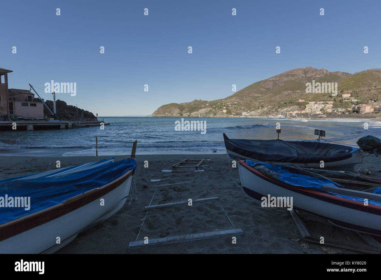 Levanto swim hi-res stock photography and images - Alamy