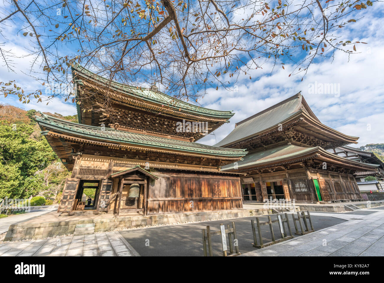 Kencho-ji temple, Butsuden Hall and Hatto (lecture hall) or Dharma Hall ...