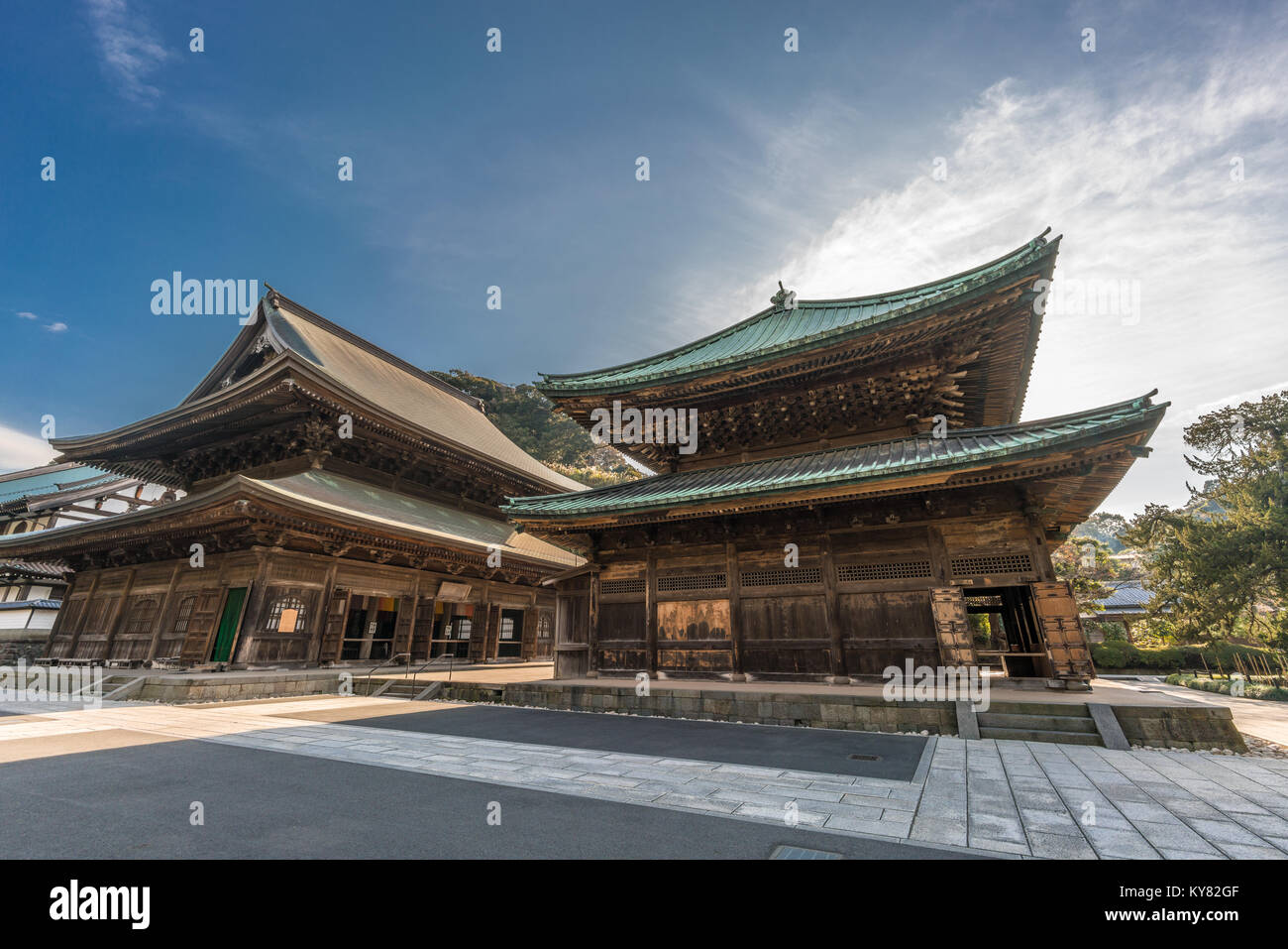 Kencho-ji temple, Butsuden Hall and Hatto (lecture hall) or Dharma Hall ...