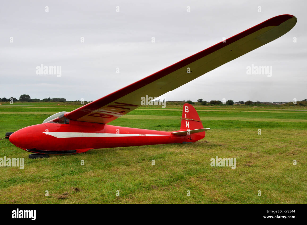 Elliotts of Newbury EoN Olympia 2b vintage glider. Classic sailplane on ...
