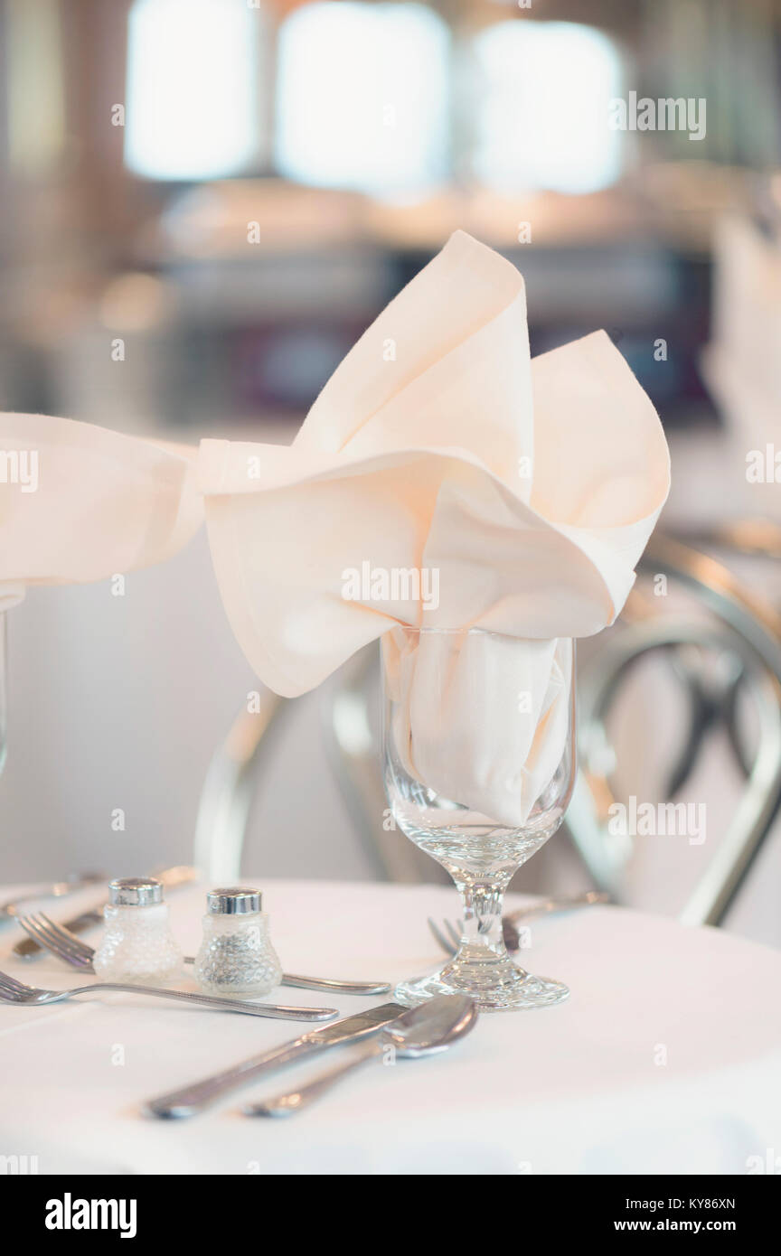 Fancy table setting hi-res stock photography and images - Alamy