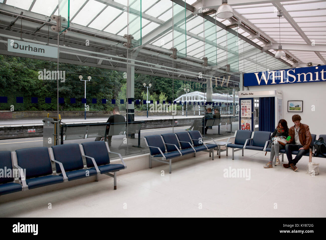 Durham railway station hi-res stock photography and images - Alamy