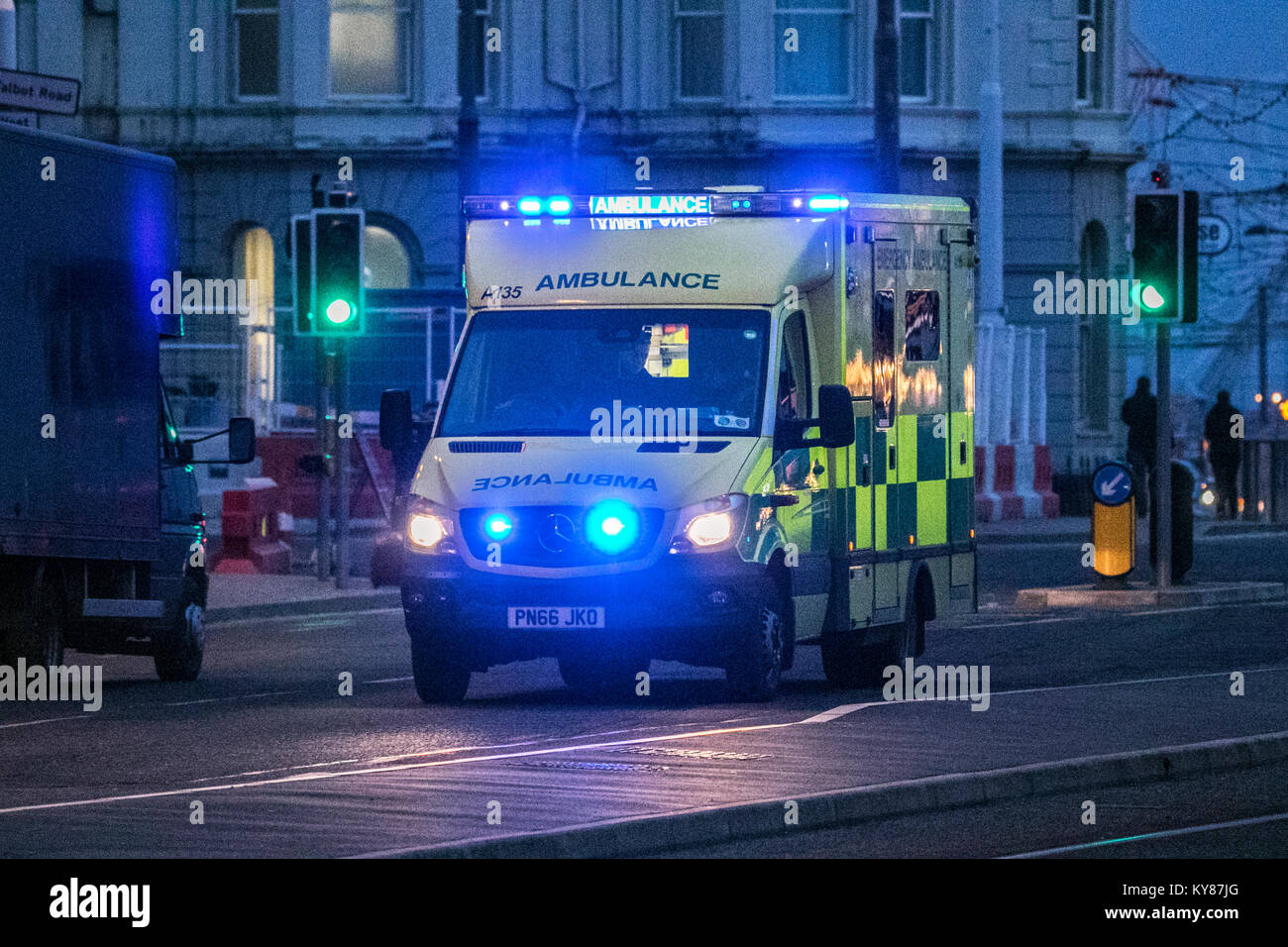 Ambulance sirens uk hi-res stock photography and images - Alamy