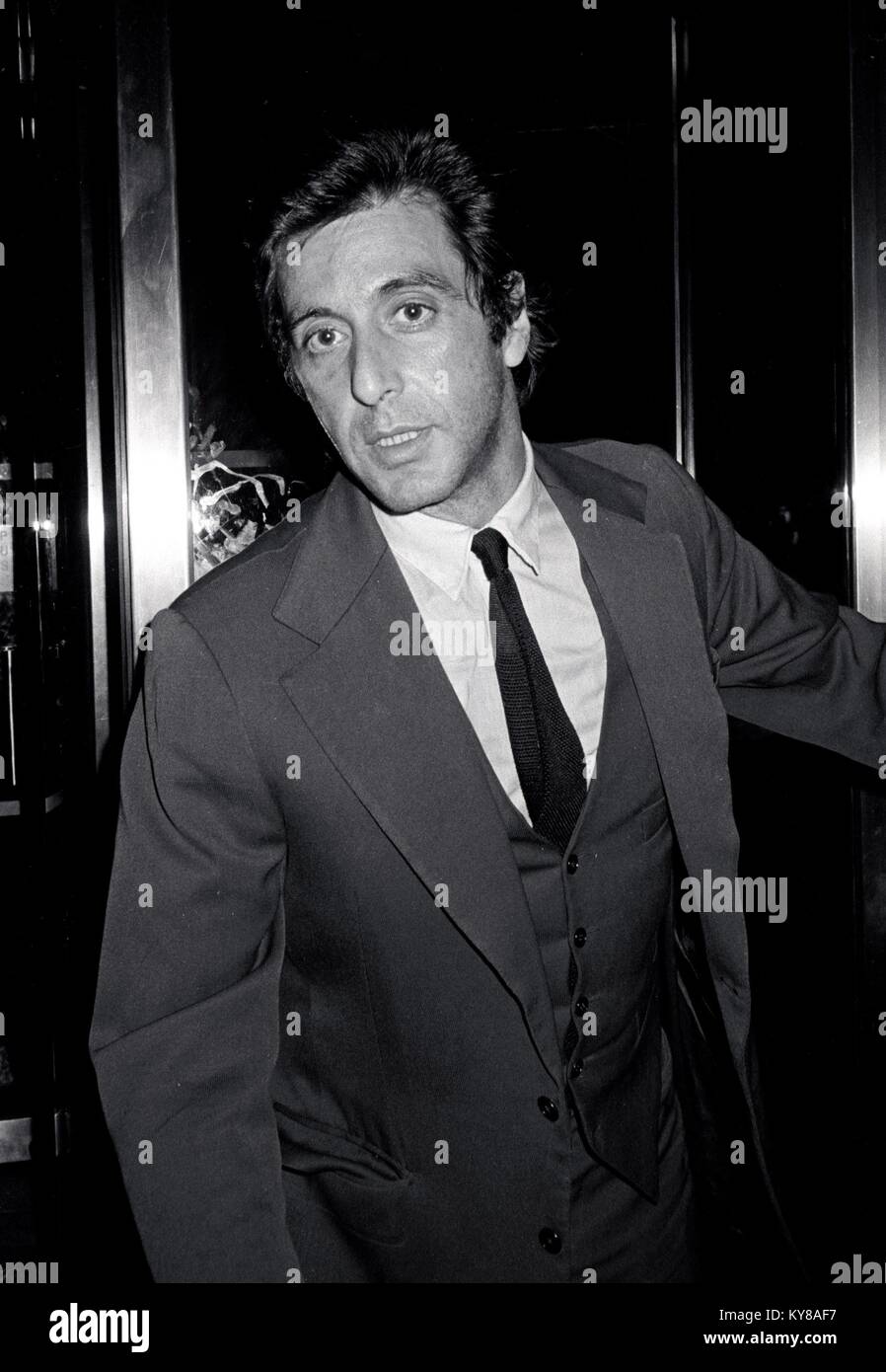 Al Pacino ( Walking out of a Revolving Door ) The Hilton Hotel, in New ...