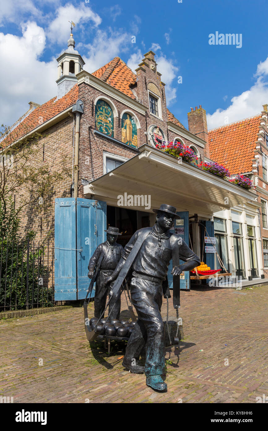 Statue of cheese carriers at the cheese market in Edam, Holland Stock ...