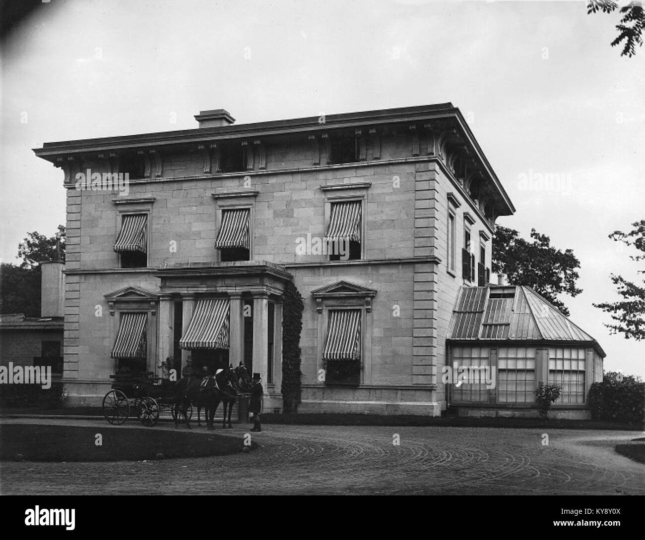Canada quebec house Black and White Stock Photos & Images - Alamy