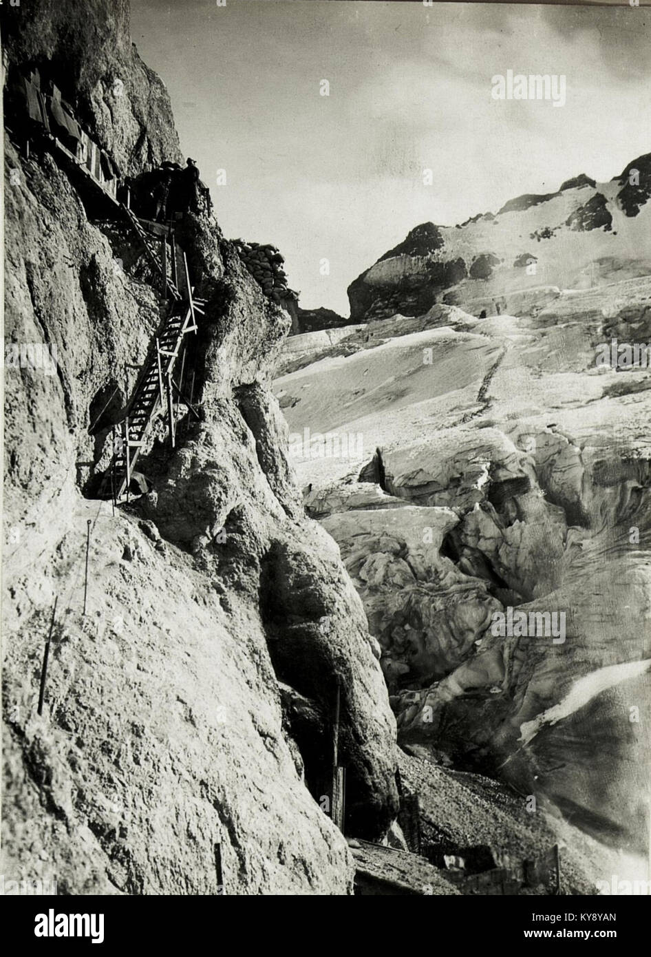 A photograph shows Marmolata, including 'U'Süd and 'S' positions ...