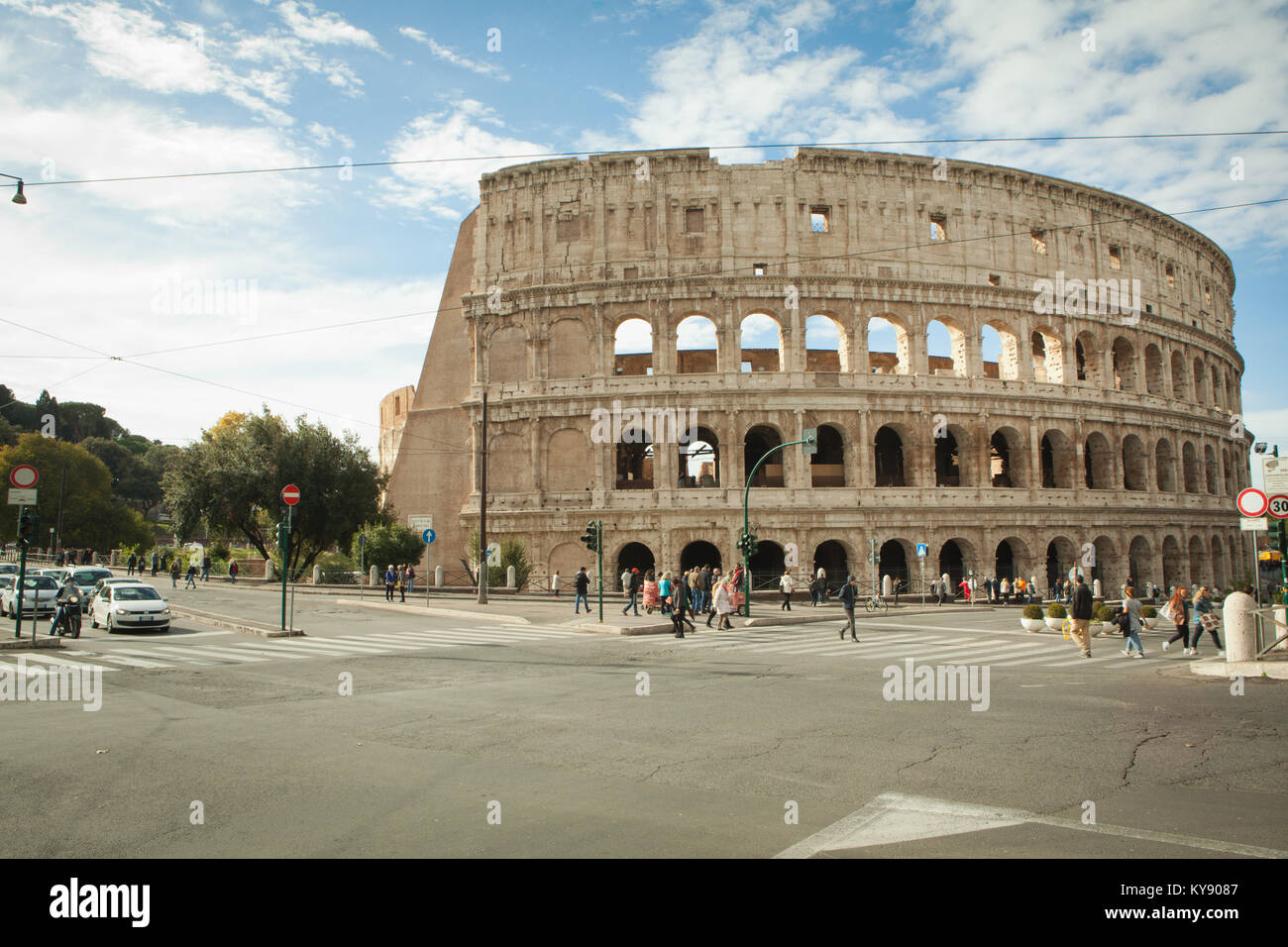 Rome street view hi-res stock photography and images - Alamy