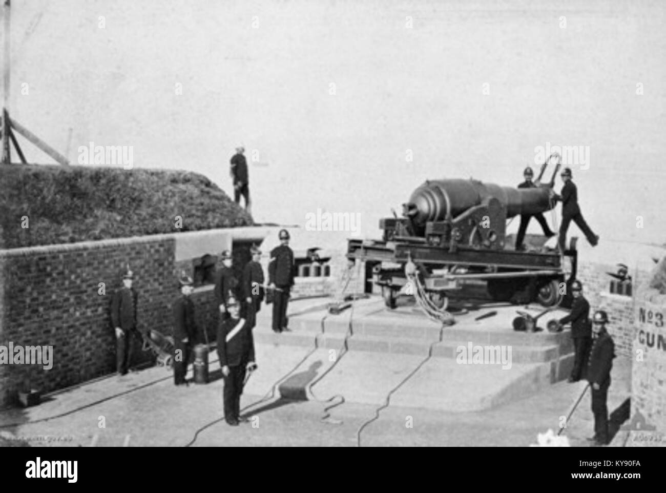 Rml 9 inch gun hi-res stock photography and images - Alamy