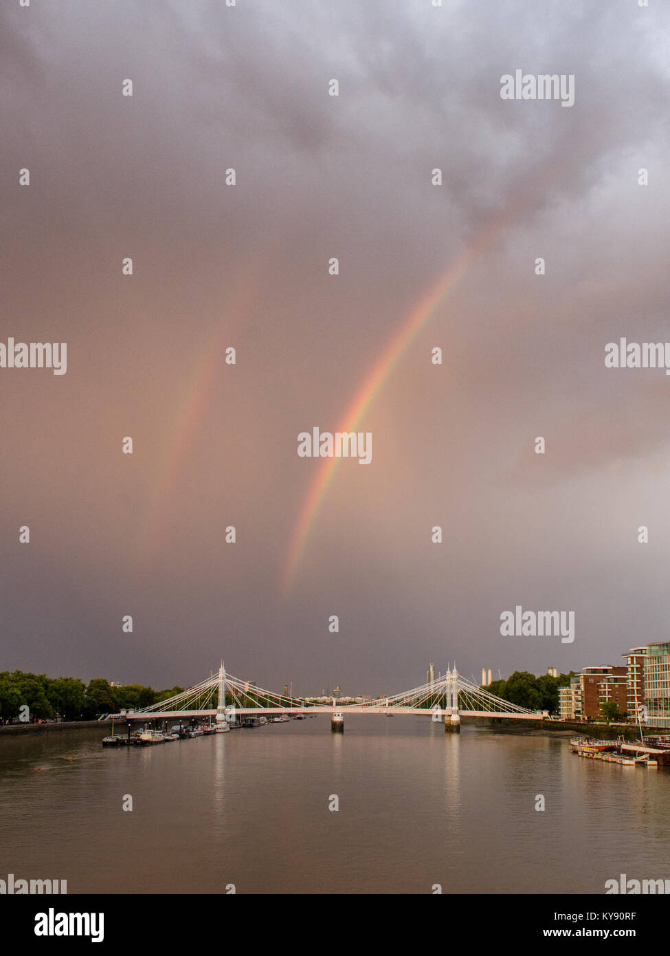 Storm over chelsea bridge hi-res stock photography and images - Alamy