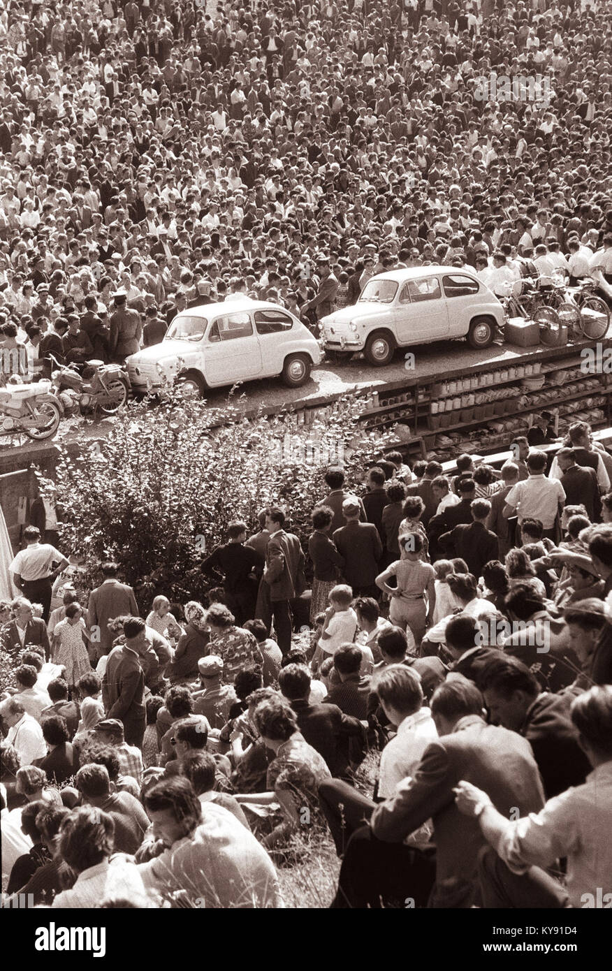 Photograph large crowd gathering hi-res stock photography and images ...