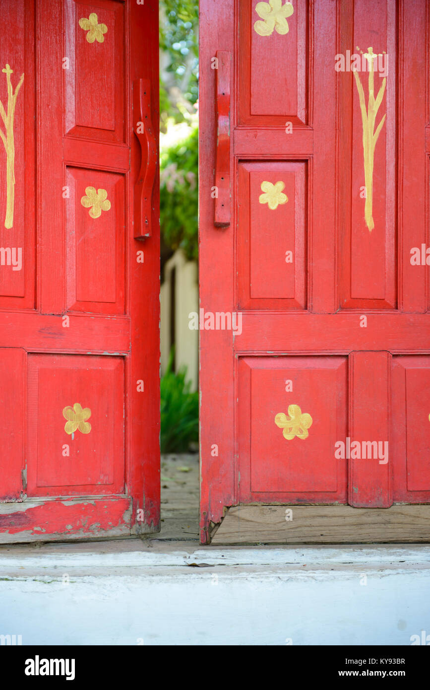 Vintage wood red door open Stock Photo - Alamy