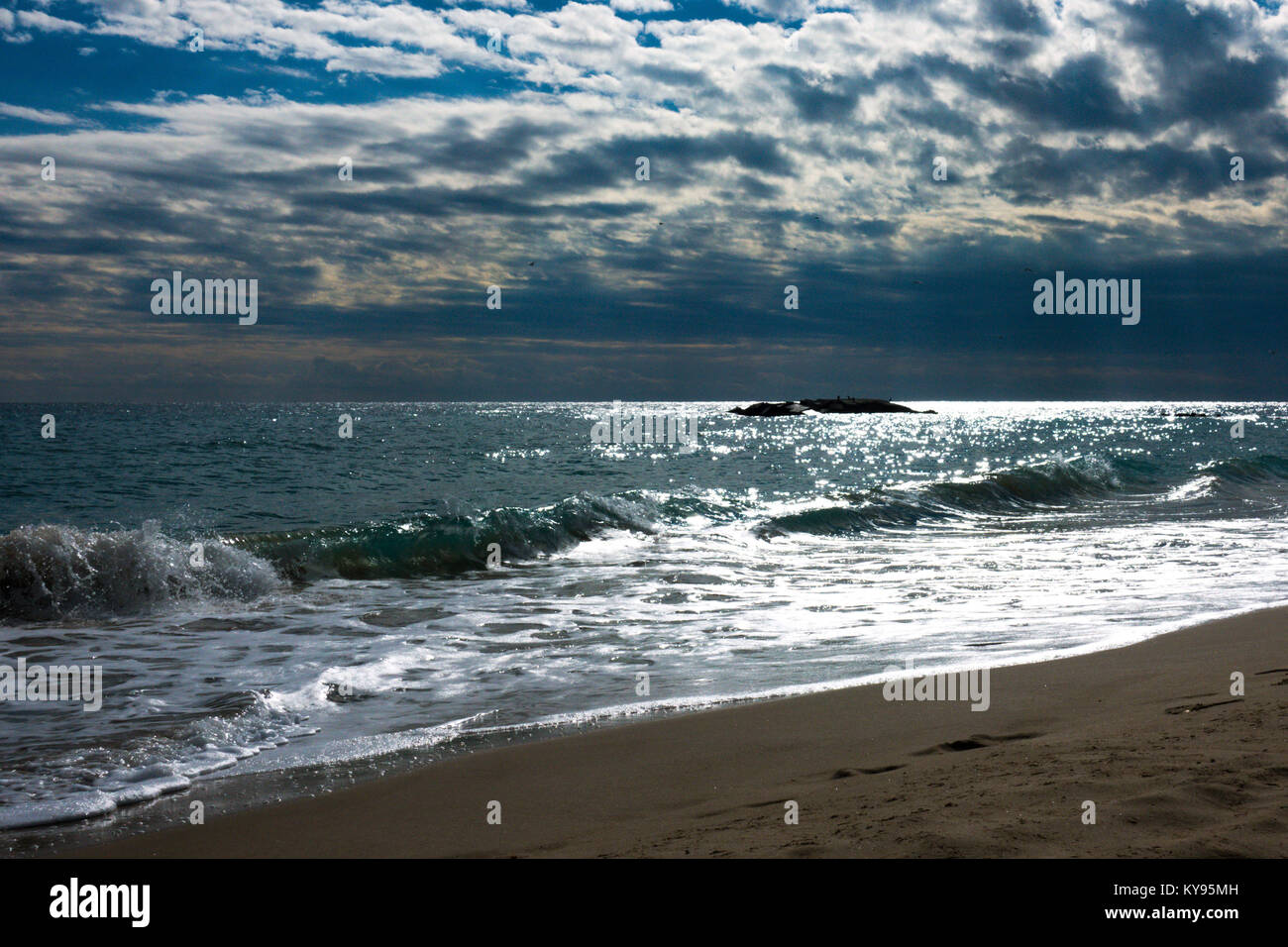 Blue sea waves, sand and beautiful sky Stock Photo - Alamy