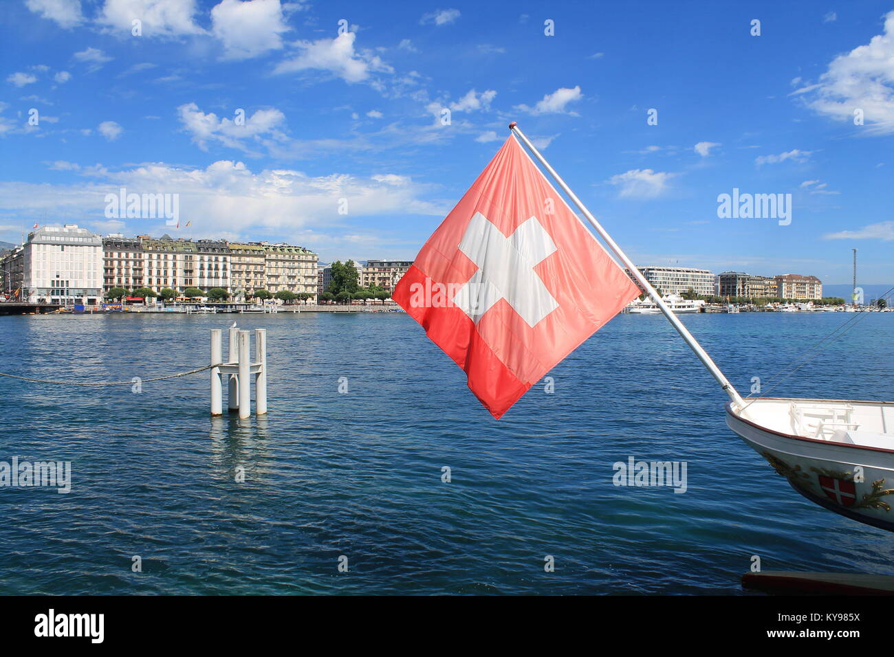 Beautiful view of the city of Geneva with boats on Lake Geneva ...