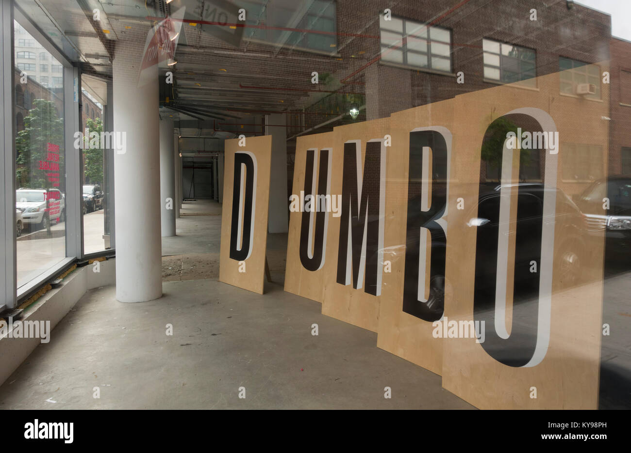 Dumbo sign downtown hi-res stock photography and images - Alamy