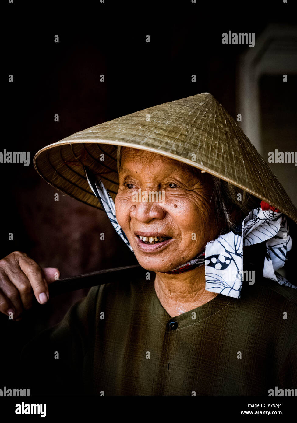 Old lady working in Hoi An Stock Photo - Alamy