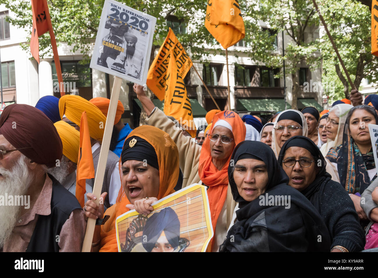 Sikh women at the Dal Khalsa rally on Independence Day at the Indian ...