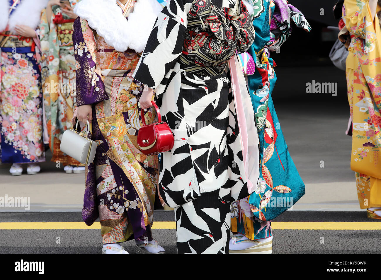 Japanese women wearing kimono hi-res stock photography and images - Alamy