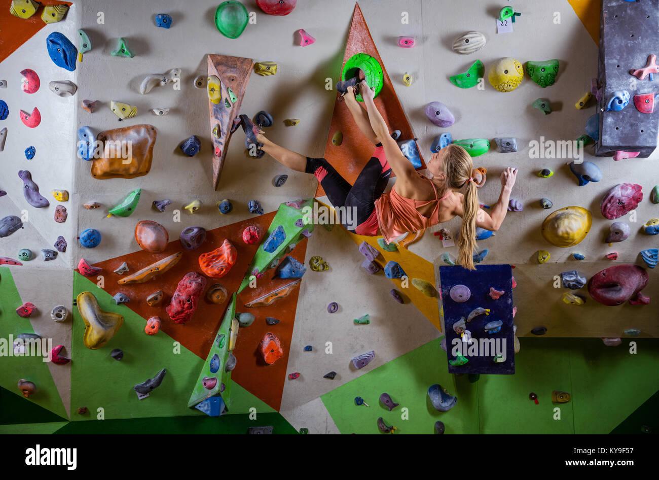 Overhanging wall hi-res stock photography and images - Alamy