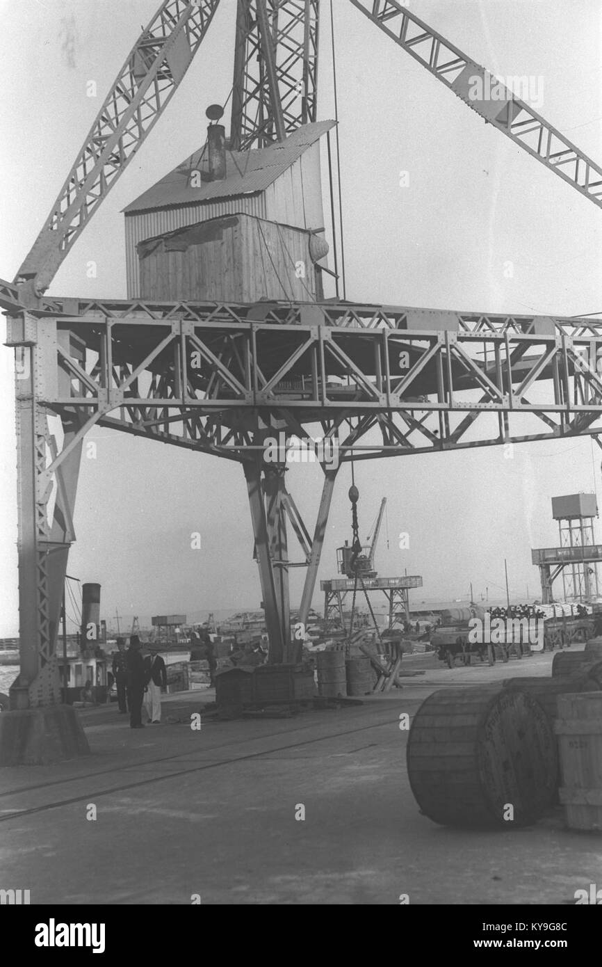 Loading ships cargo in Black and White Stock Photos & Images - Alamy