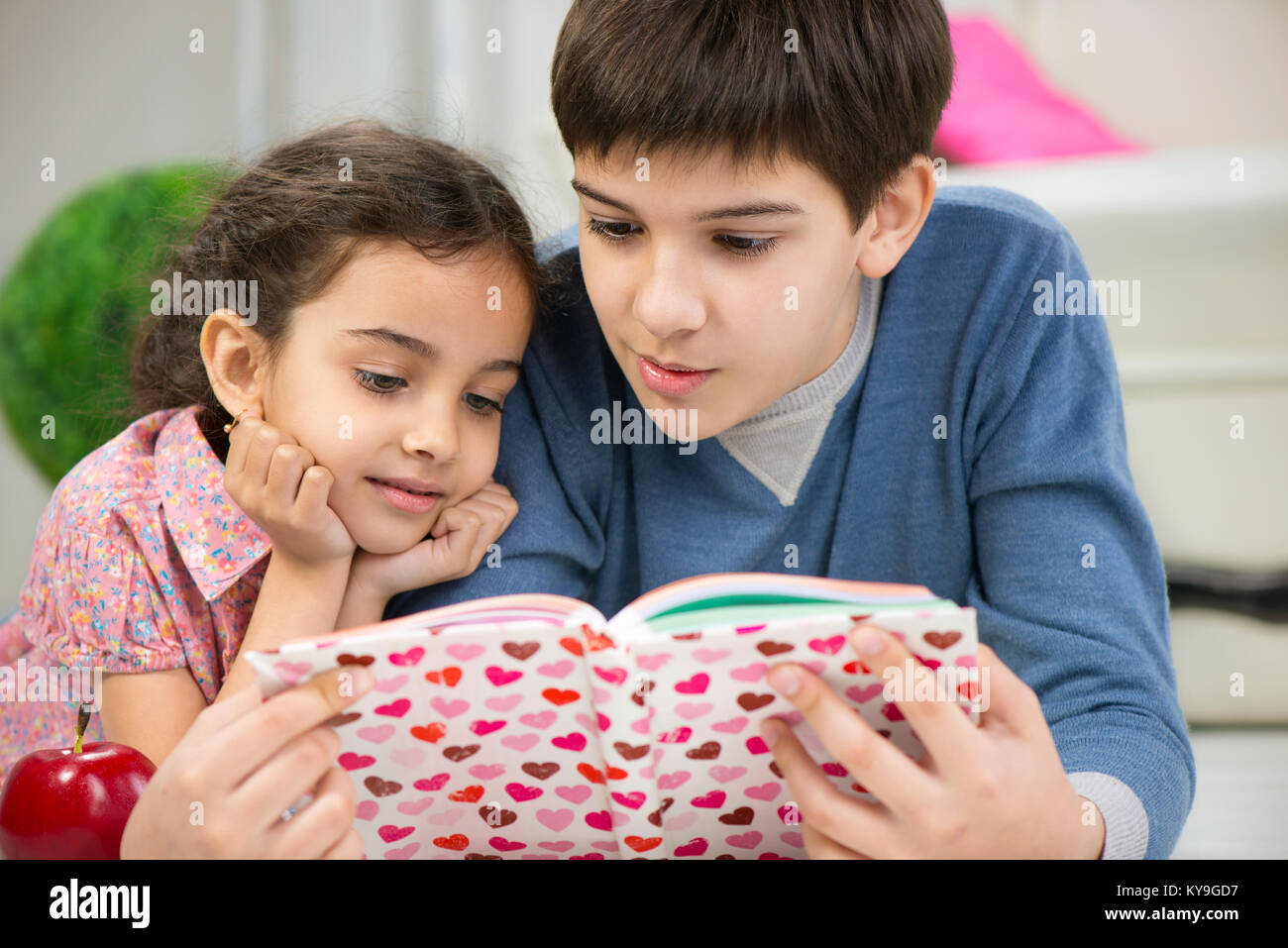 Smiling little hispanic girl books hi-res stock photography and images ...