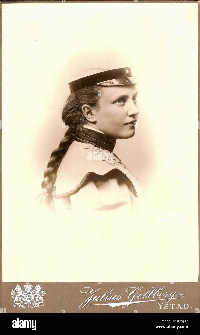 A portrait photograph of Hildur Sandberg, taken by Julius Gellberg in ...