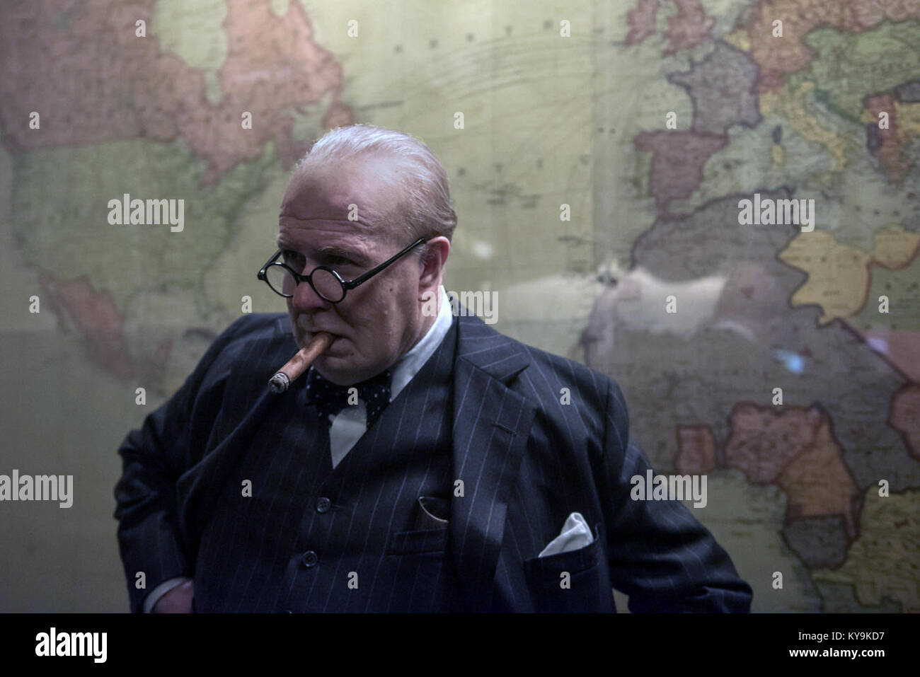 Churchill darkest hour film still hi-res stock photography and images ...