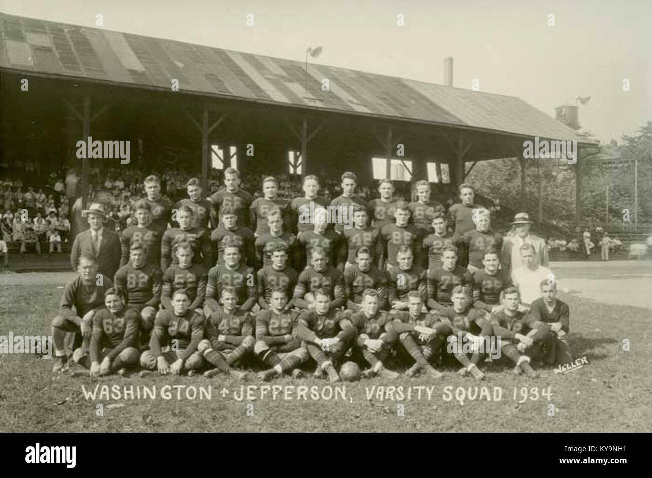 1930s football match hi-res stock photography and images - Alamy