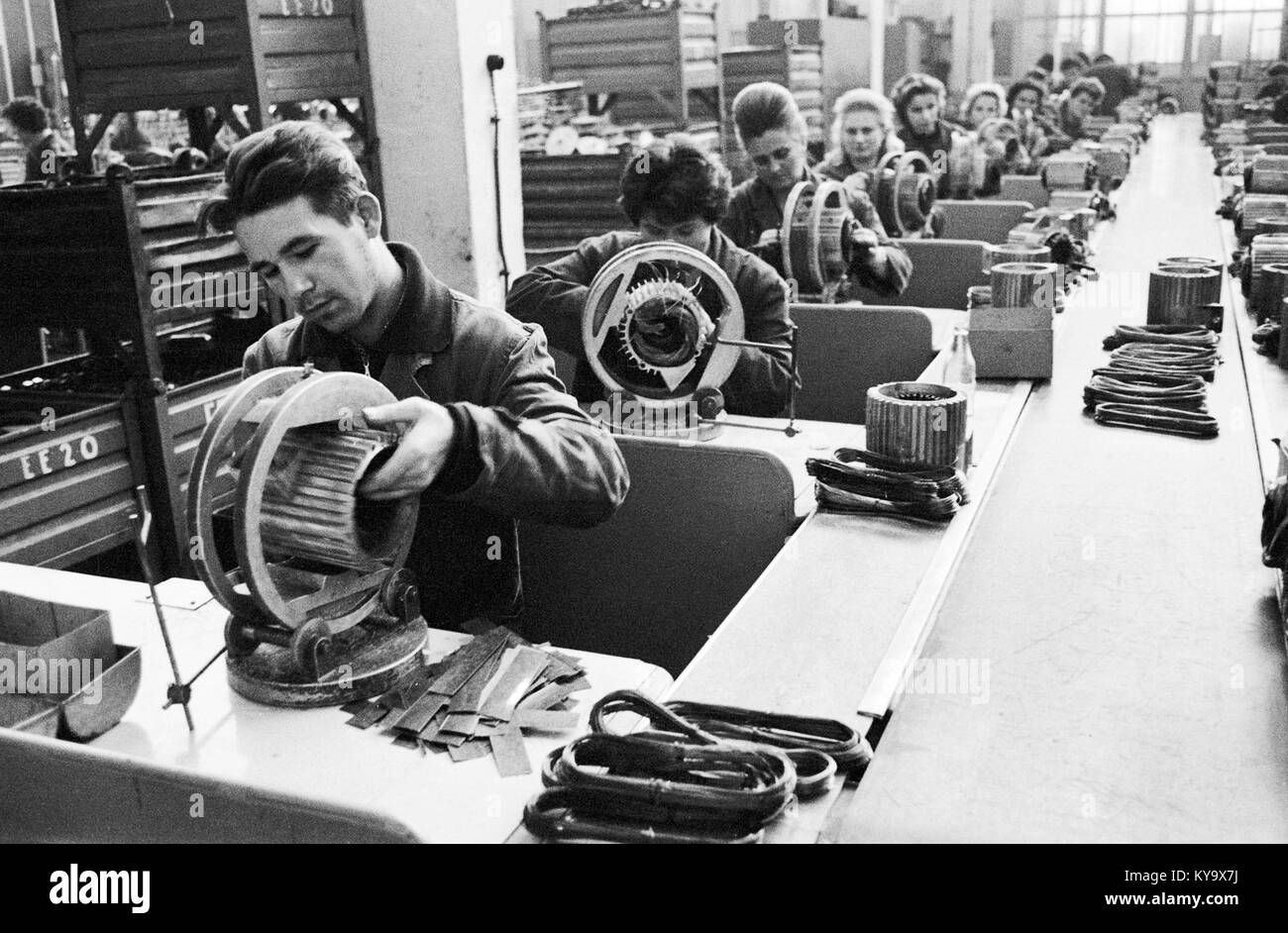1960s industry factory conveyor belt hi-res stock photography and ...