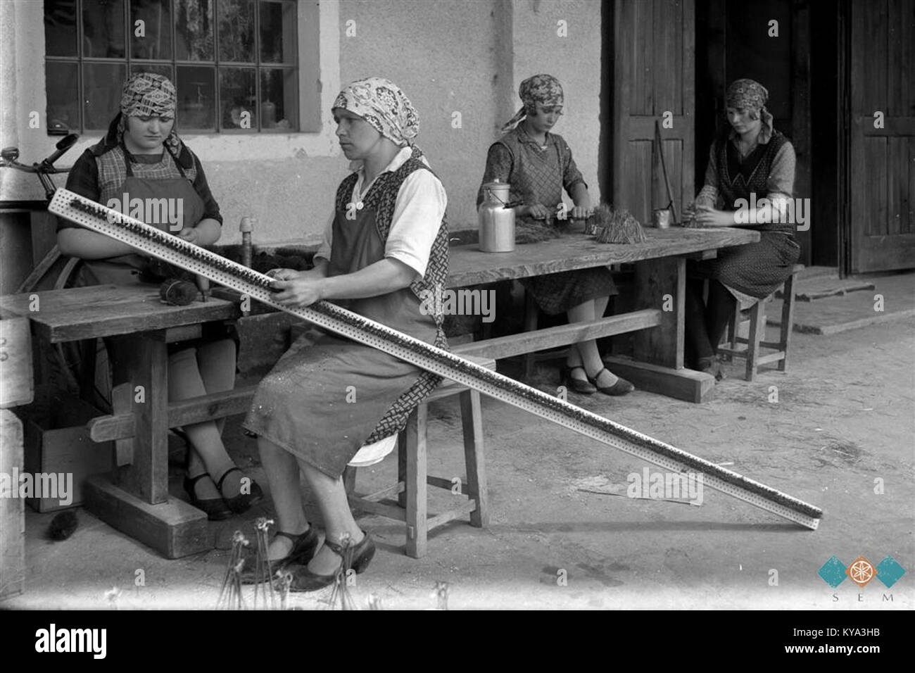 Female workers in production hi-res stock photography and images - Alamy