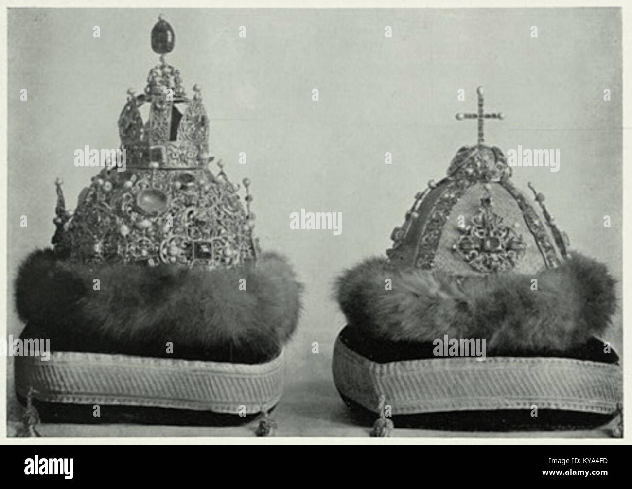 Russian hats 20th century hi-res stock photography and images - Alamy