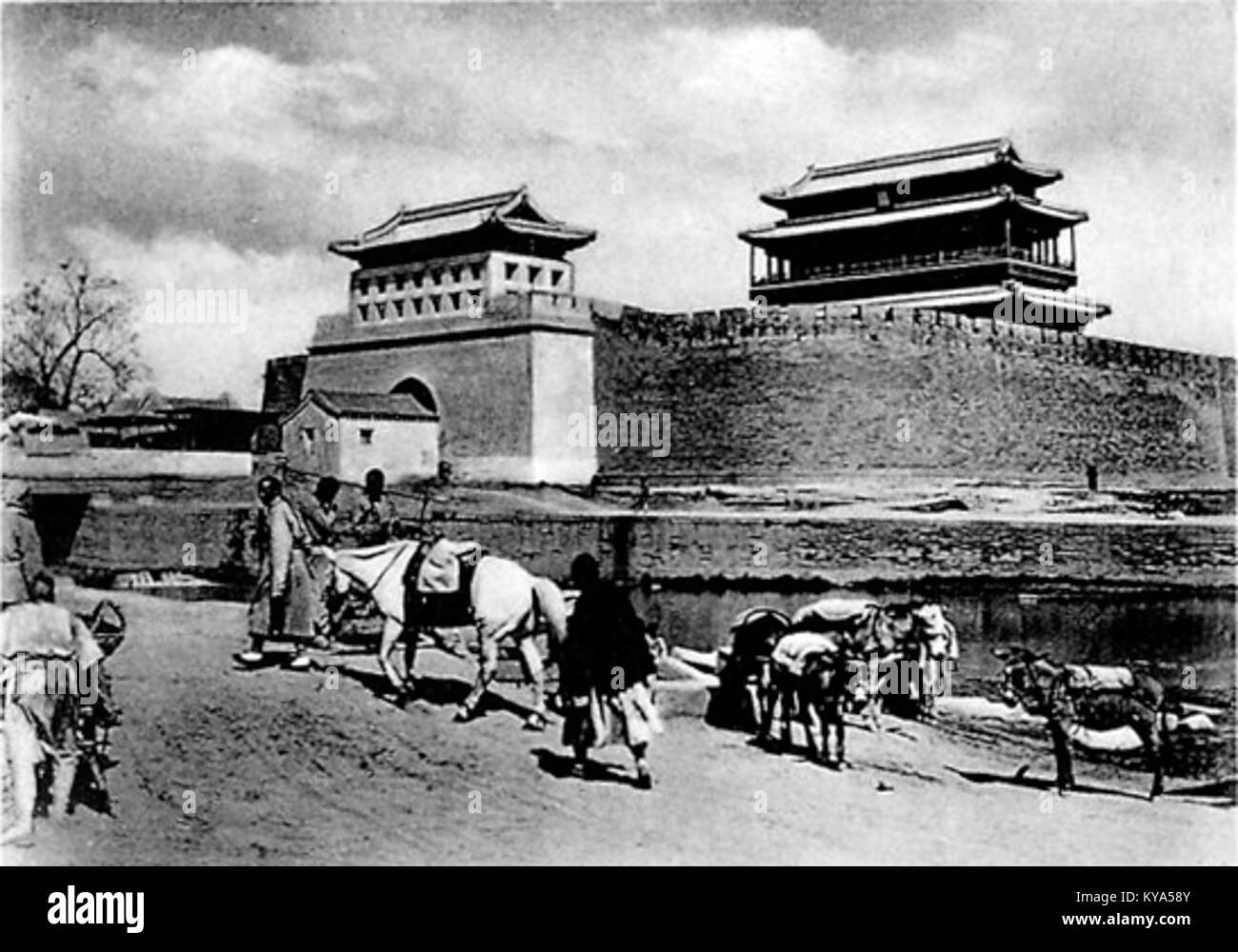 Traditional chinese gates Black and White Stock Photos & Images - Alamy