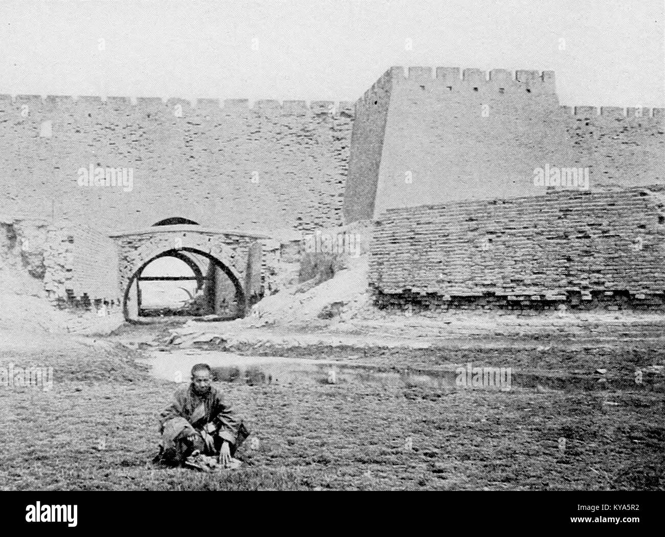 Chinese entrance gate Black and White Stock Photos & Images - Alamy